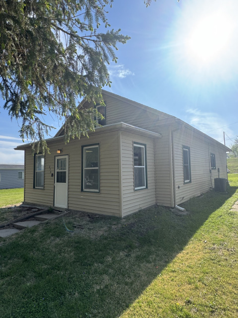 254 S CHESTNUT Street, AVOCA, IA 51521.