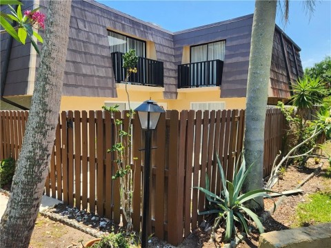 595 N Tropic Lane #1A, Vero Beach, FL 32960.