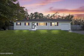 6 Hollywood Drive , Brick, NJ 08723.