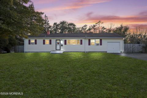 6 Hollywood Drive , Brick, NJ 08723.