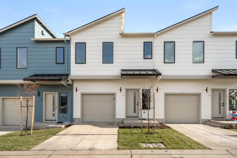 2028 Sunset Drive #2, Medford, OR 97501.