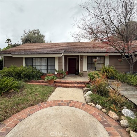 377 Oldstone CT, SIMI VALLEY, CA 93065.