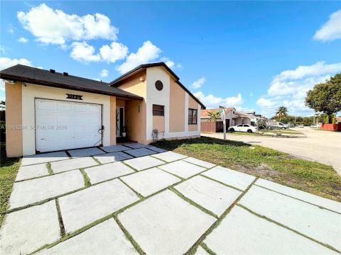 1100 SW 109th Ave , Pembroke Pines, FL 33025.