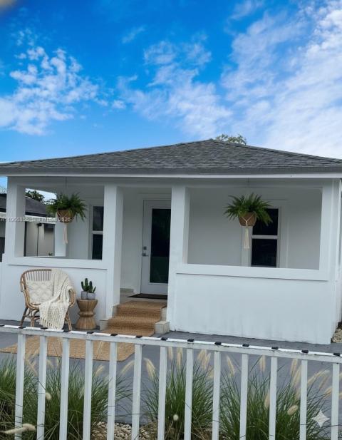 81 NW 44th St #2, Miami, FL 33127.
