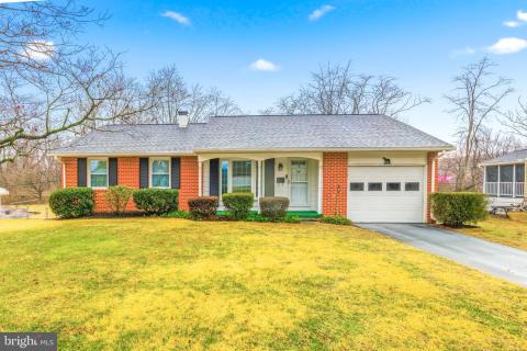 212 N LAKE DRIVE , DOWNINGTOWN, PA 19335.