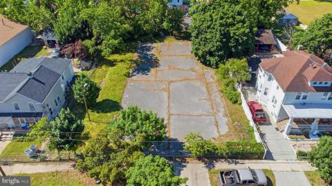 717 E ALMOND STREET , VINELAND, NJ 08360.