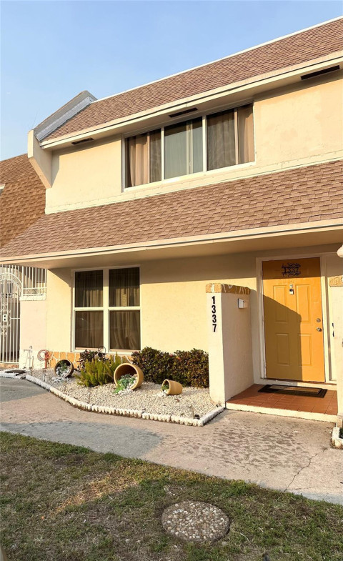 1337 Seaview #1337, Pompano Beach, FL 33068.