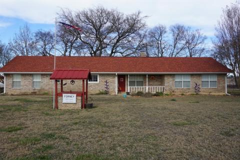 1858 Farm Road 1506 , Paris, TX 75460.