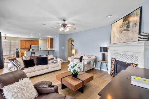 2585 Shoreview Drive , Grand Prairie, TX 75054.