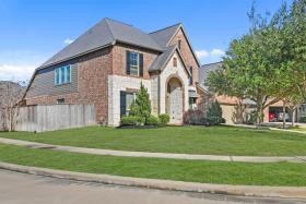 2523 Crossvine Drive , Katy, TX 77494.