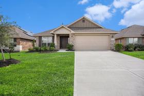 4401 East Bayou Maison Circle , Dickinson, TX 77539.