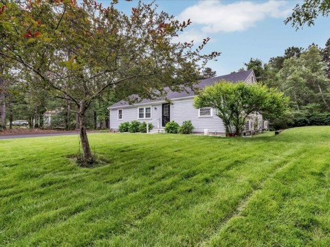 95 Washington Ave , Yarmouth, MA 02673.