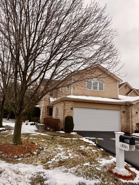 19301 Enclave Lane , Tinley Park, IL 60487.