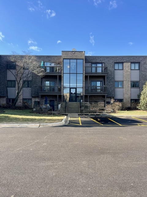 1442 STONEBRIDGE Circle #I8, Wheaton, IL 60189.