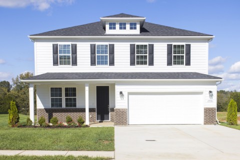 1556 OAK SPRINGS DR , Columbia, TN 38401.